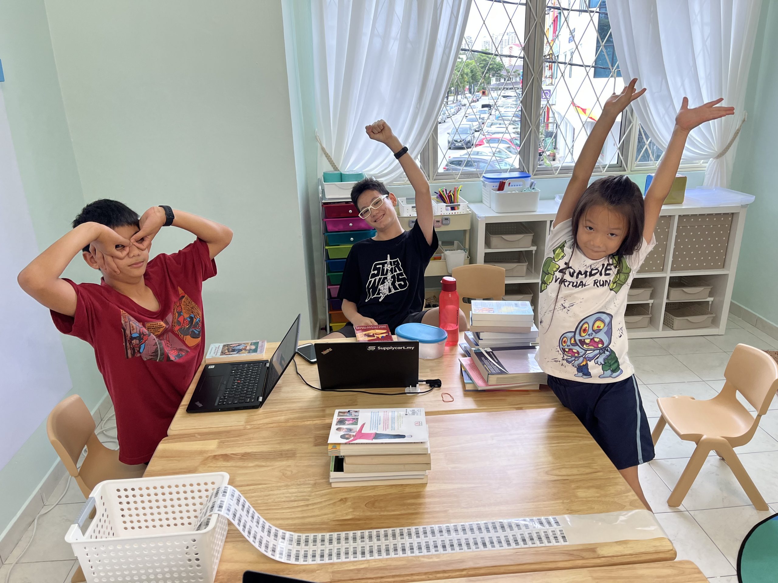 Library – Paper Planes EARLY YEARS